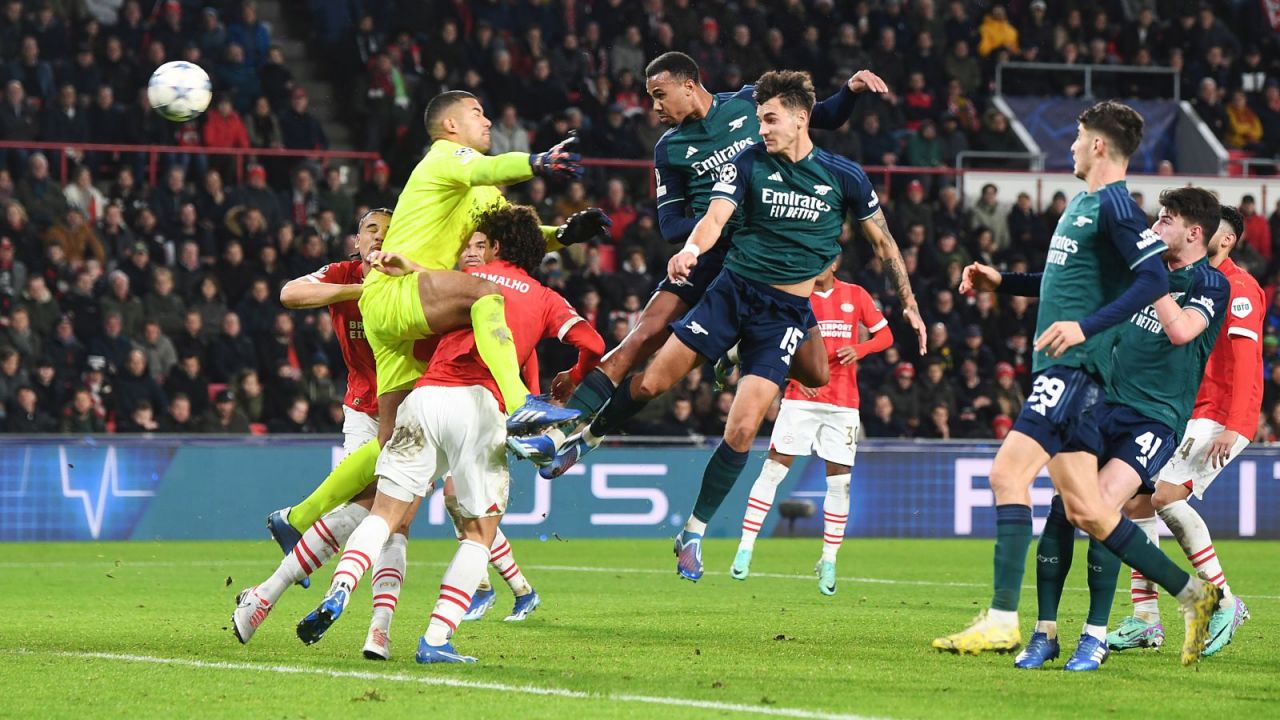 Jakub Kiwior rozegrał cały mecz w Lidze Mistrzów. PSV Eindhoven – Arsenal | TVP SPORT