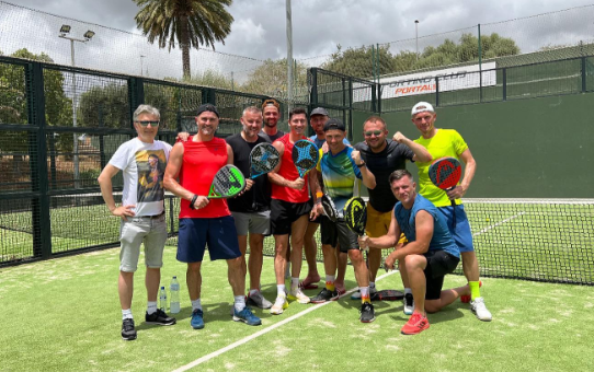 Robert Lewandowski nie może grać w padla. Zakaz FC Barcelona | TVP SPORT