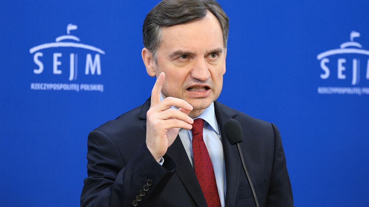 Komisja ds. Pegasusa. Wniosek o areszt dla Zbigniewa Ziobry trafił do sądu | TVP INFO