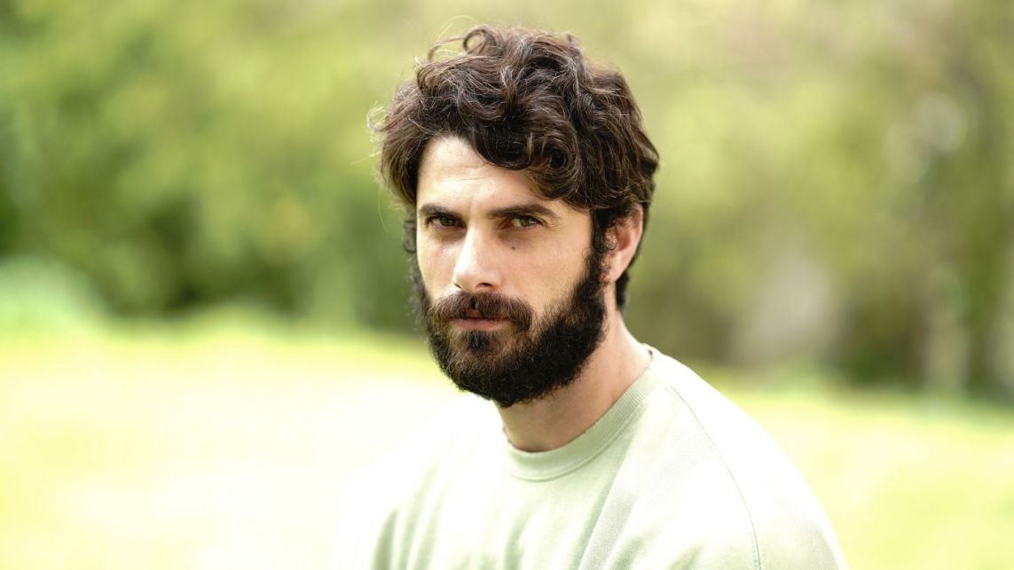 Kolejne odcinki serialu „Dziedzictwo”. Selim planuje porwanie Seher i ...