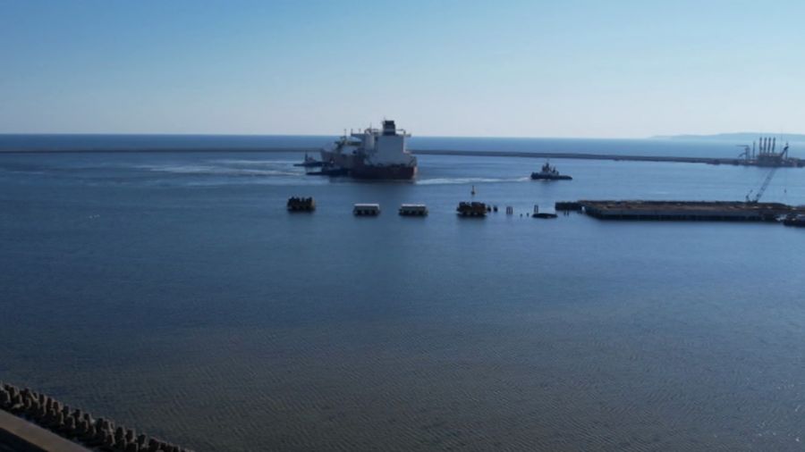 Kolejny statek z LNG w Świnoujściu. Rozbudowa gazoportu [WIDEO]