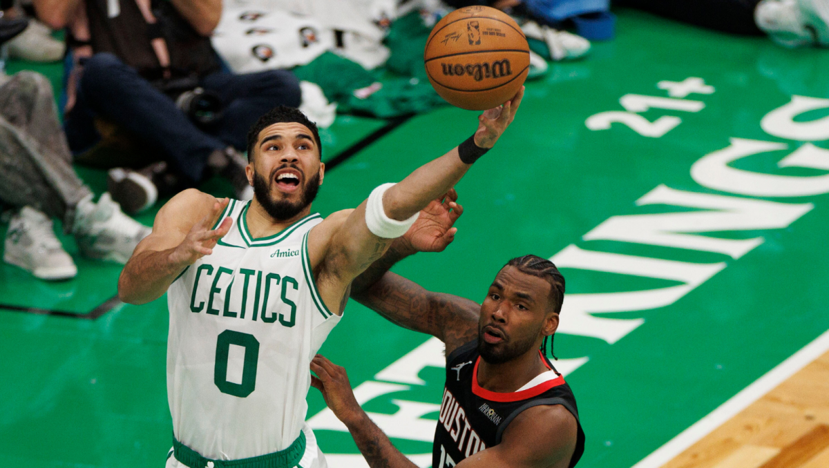 NBA. Broniący tytułu Celtics przegrali po pasjonującej końcówce z Rockets | TVP SPORT