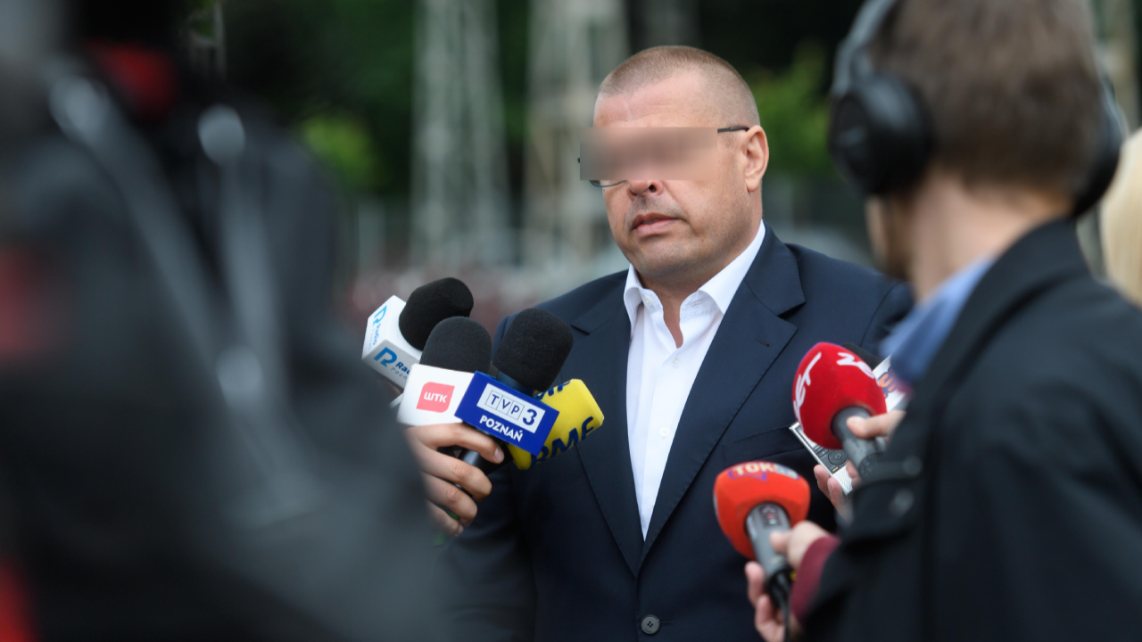 Były komendant główny policji zatrzymany przez CBA | TVP INFO Były komendant główny policji zatrzymany przez CBA | TVP INFO