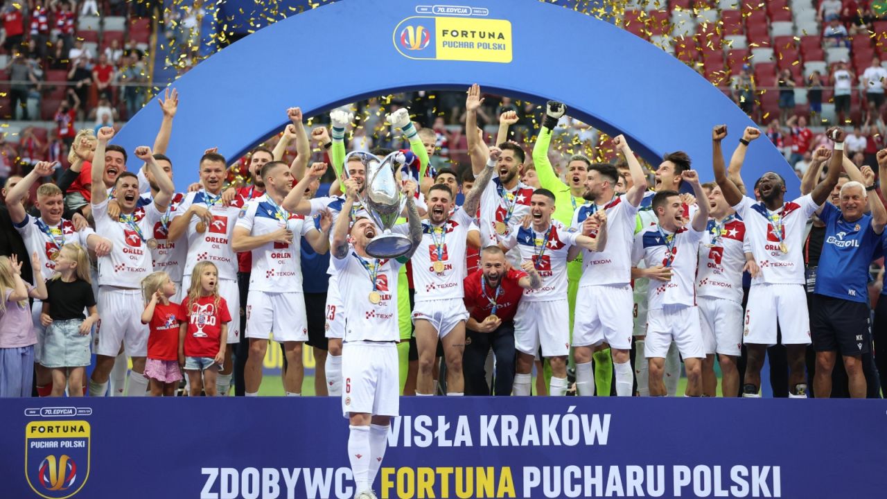 Wisła Kraków już z pucharem! Wielkie święto na Stadionie Narodowym [WIDEO] | TVP SPORT