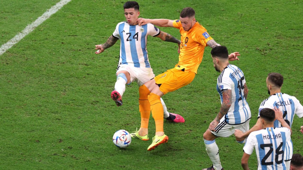 Mundial 2022. Wout Weghorst i historyczny rzut wolny. Nie zrobił tego ...