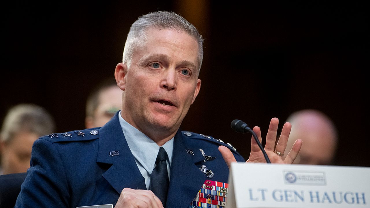 USA: Donald Trump zwalnia szefa NSA. Kim jest Tim Haugh? Zwalczał ...