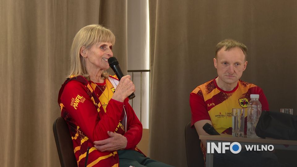 Spotkanie z mistrzynią świata w maratonie Wandą Panfil w Gimnazjum im ...