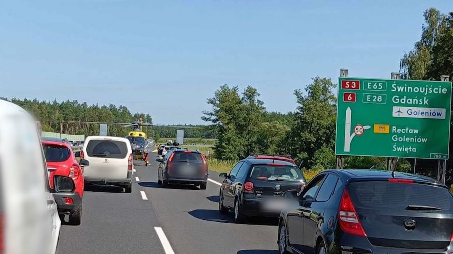 Wypadek w drodze nad morze. Gigantyczny korek na S3