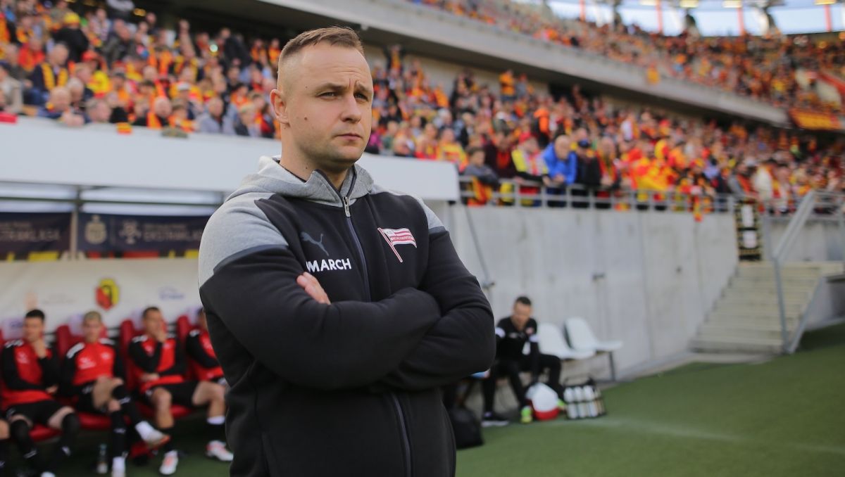 Nowy szkoleniowiec Cracovii musiał rzucić piłkę po makabrycznej kontuzji kostki | TVP SPORT