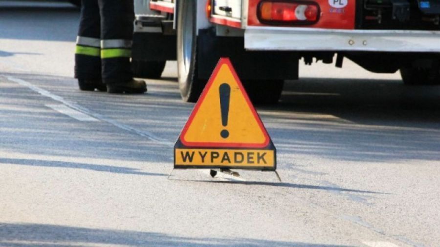 Po wypadku zablokowana droga krajowa nr 42. Uwaga na utrudnienia Po wypadku zablokowana droga krajowa nr 42. Uwaga na utrudnienia