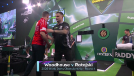 Krzysztof Ratajski wywalczył awans do ćwierćfinału MŚ w darcie. Pomogło ...