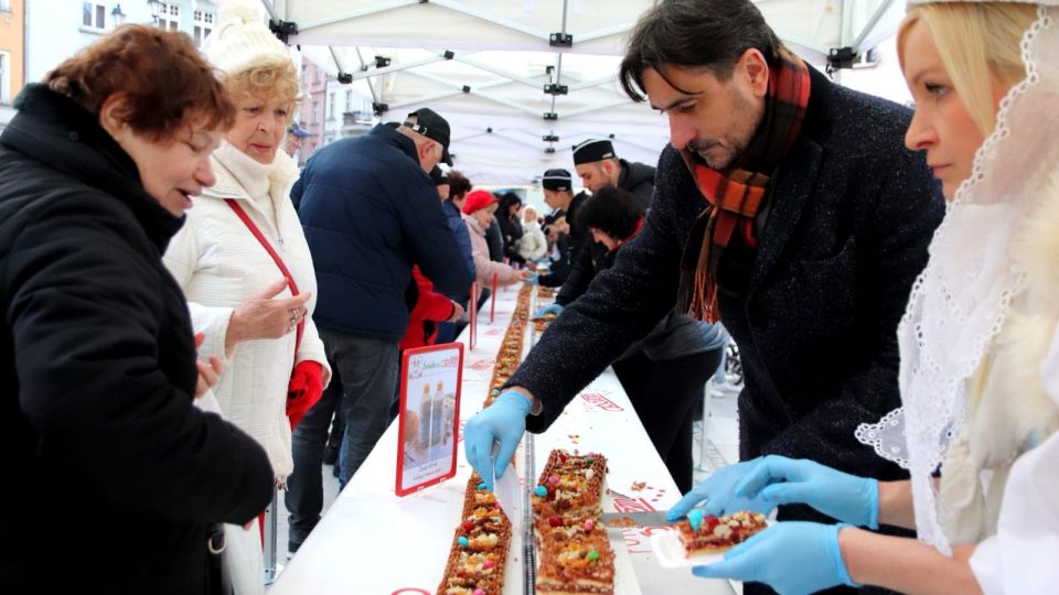 Longest-ever Royal Mazurek baked in Kalisz