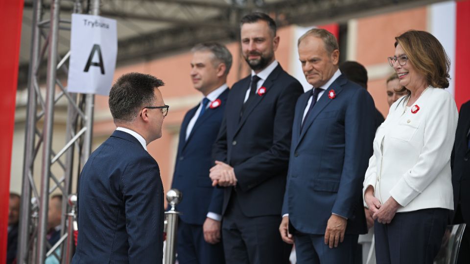 Tusk may win confidence vote but his coalition still looks fragile