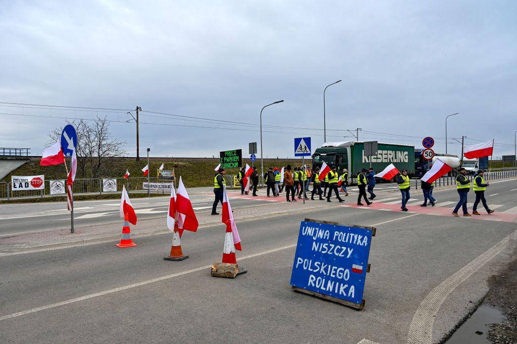 Protestujący polscy rolnicy będą sprawdzać, co jest przewożone przez ...