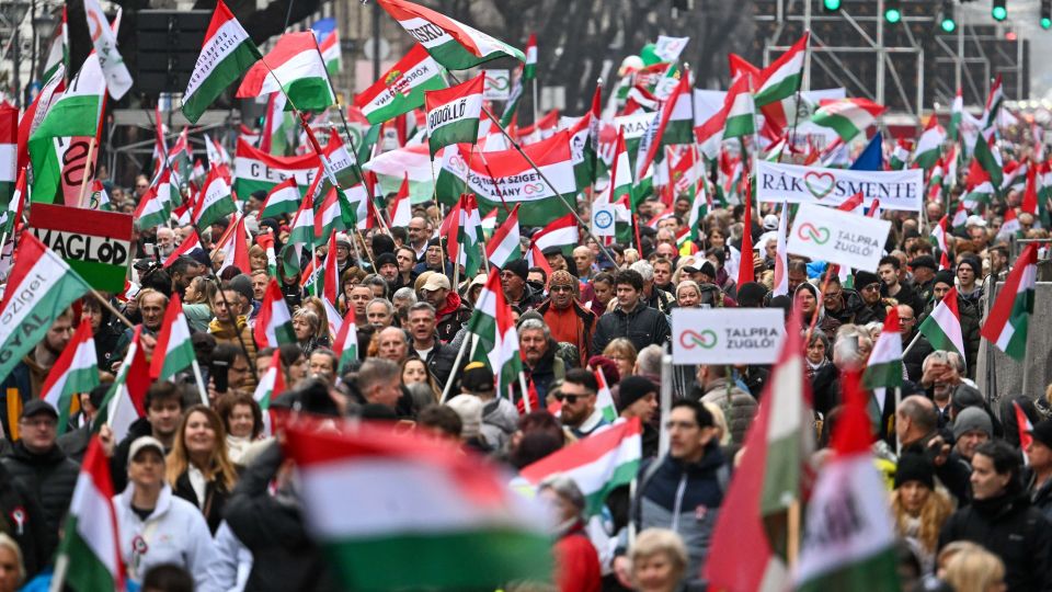 Hungarian opposition rallies in massive protest against Orbán’s rule