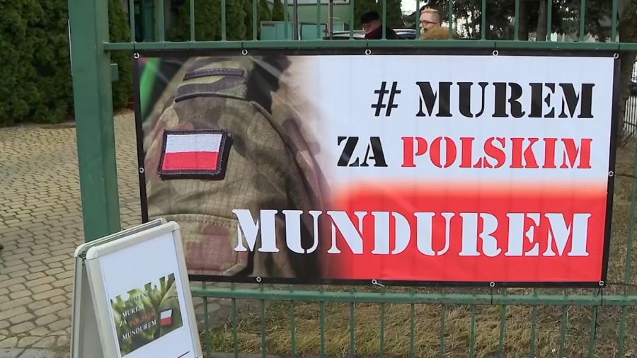 Murem za polskim mundurem. Podziękowania dla funkcjonariuszy