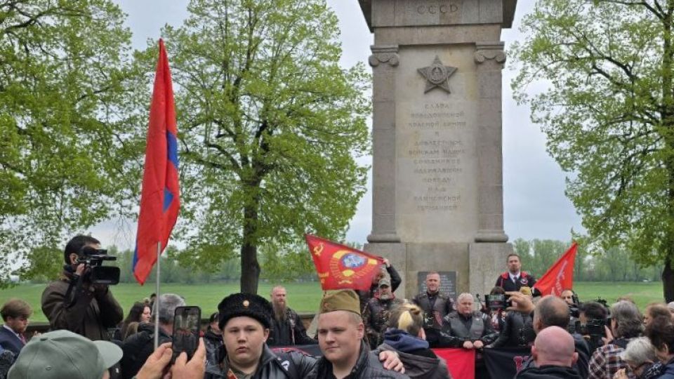 „Tour Zwycięstwa” – motocykliści Putina wyruszyli na Berlin