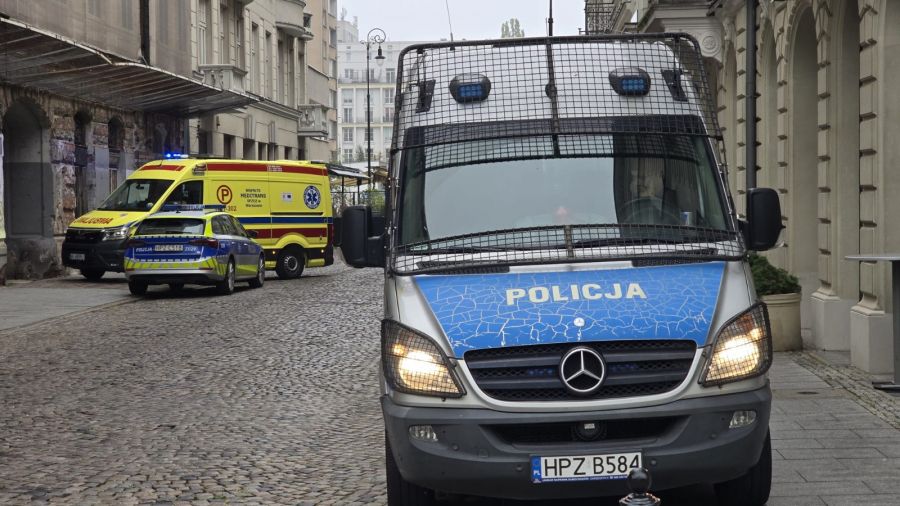 Awantura w mieszkaniu przy Próżnej. Dwie osoby z ranami trafiły do szpitala