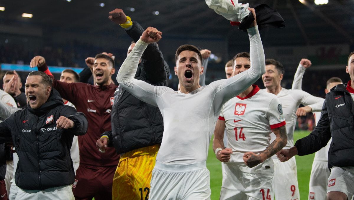 W takich strojach Polacy zagrają z Holandią. Dominować będzie biel | TVP SPORT