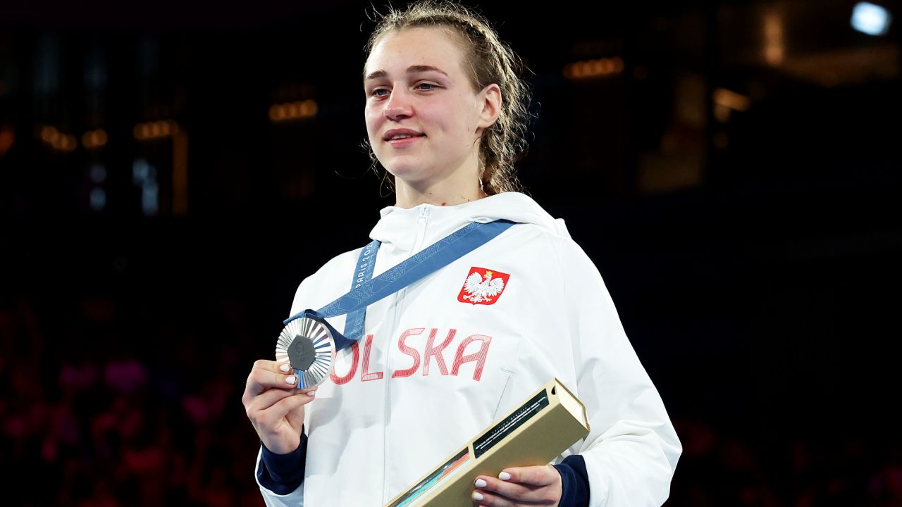 IO Paryż 2024. Julia Szeremeta odebrała medal olimpijski [WIDEO] | TVP ...