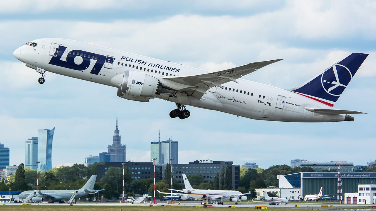 LOT odwołuje loty z Warszawy do Monachium, Berlina i Frankfurtu w poniedziałek 10 marca | TVP INFO
