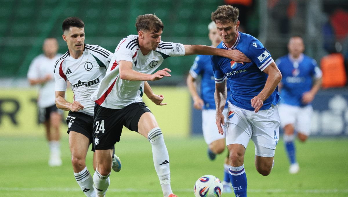 Legia Warszawa ruszyła na mecz z AEK Larnaka w el. LE. Są decyzje w sprawie Ziółkowskiego ...